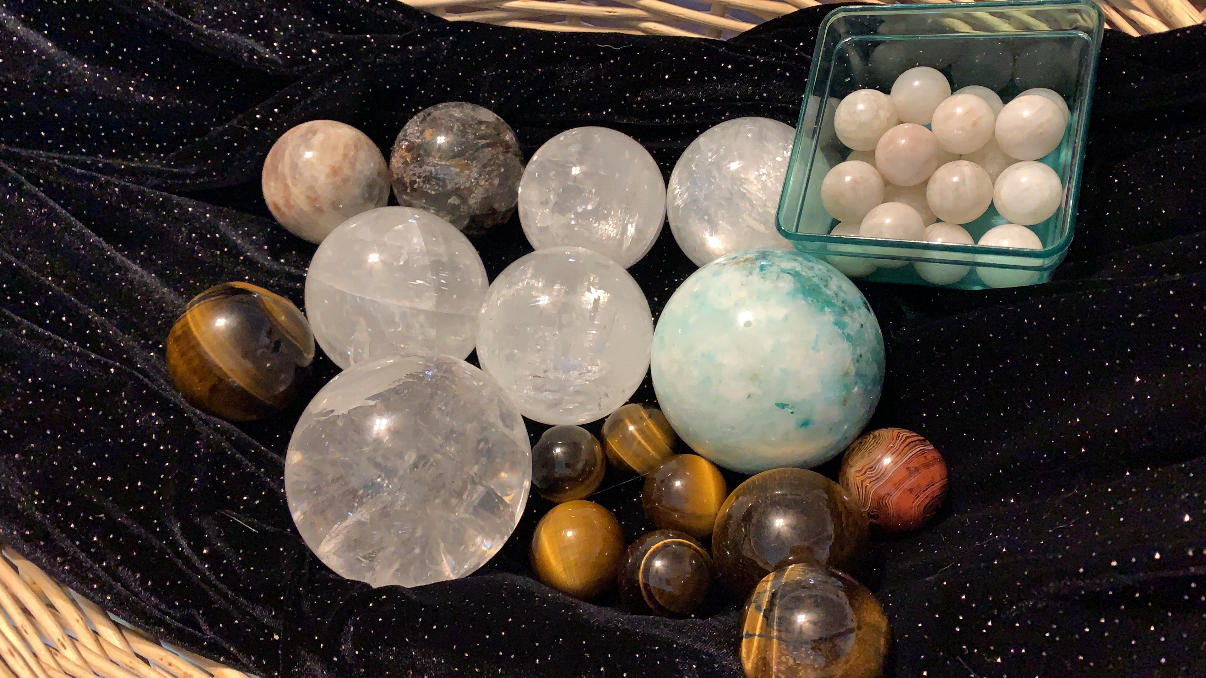 Crystal Spheres – Growing Magic Vibes